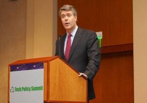 Podium vs. Lectern: What is the difference? - Manner of speaking