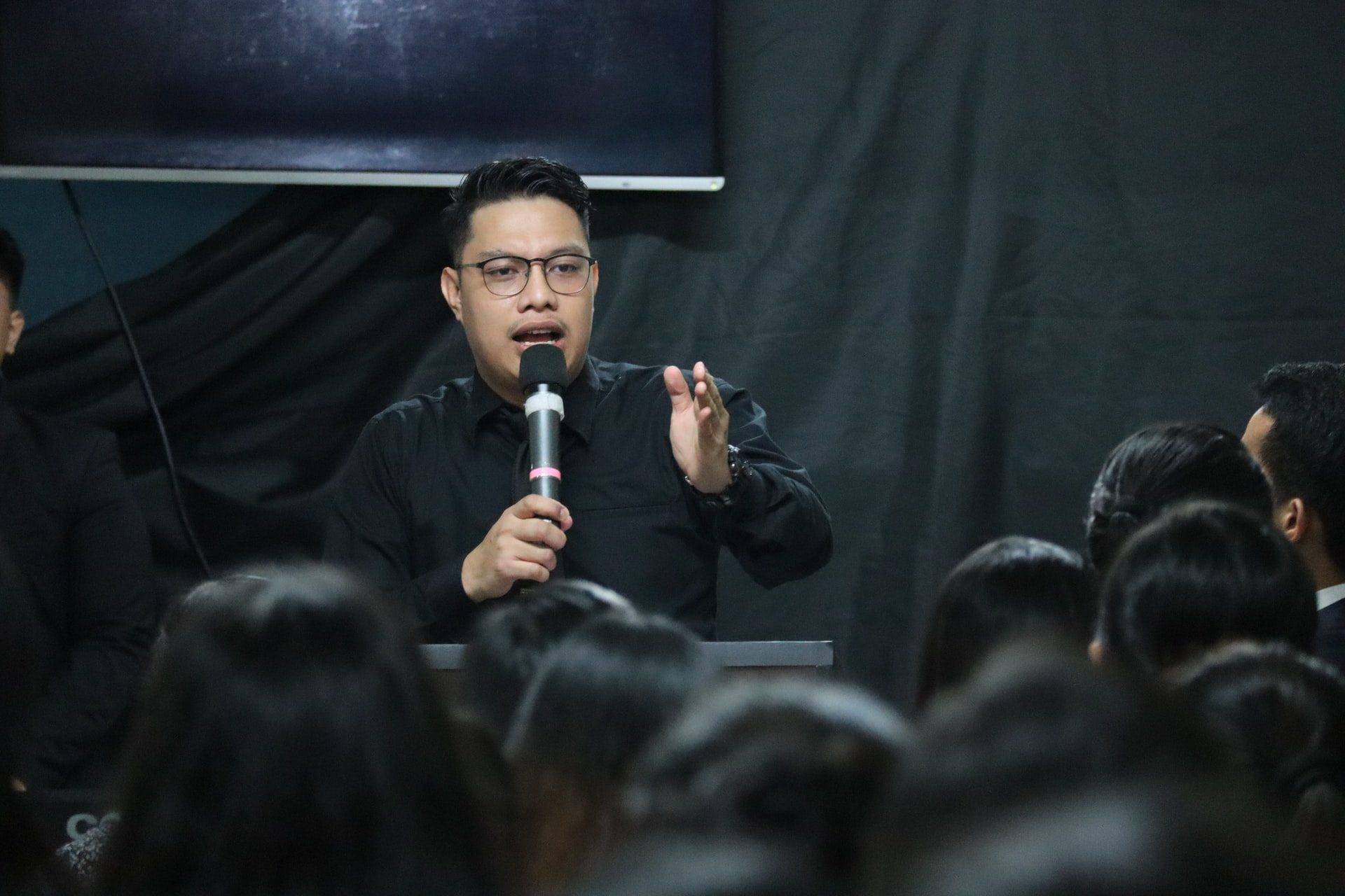 Public Speaking Training – The Essential Guide - Manner of speaking